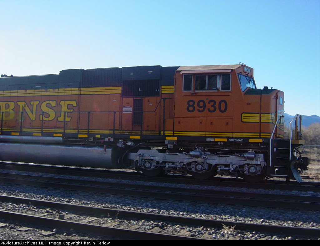 BNSF 8930